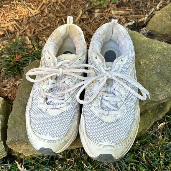 Cheeks | Shoes | Tony Little Cheeks Raised Toe White Sneaker Easy ...